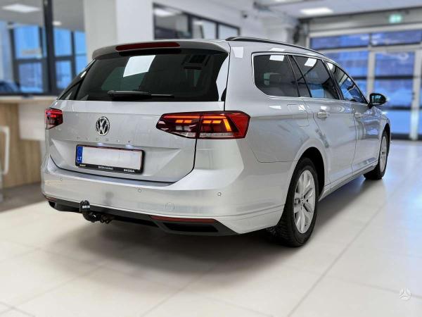 Grey Volkswagen Passat 2020 in Kaunas, with an engine capacity of 1.50 L and mileage of 157 thousand km for 15900 €, photo 4 on AUTOMOTO.COM.LV