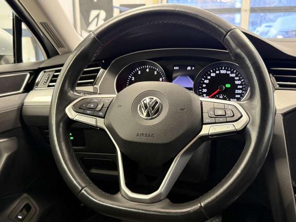 Grey Volkswagen Passat 2020 in Kaunas, with an engine capacity of 1.50 L and mileage of 157 thousand km for 15900 €, photo 10 on AUTOMOTO.COM.LV