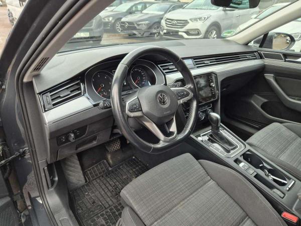 Grey Volkswagen Passat 2020 in Vilnius, with an engine capacity of 1.97 L and mileage of 246 thousand km for 13600 €, photo 8 on AUTOMOTO.COM.LV
