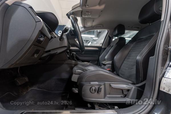 Grey Volkswagen Passat 2020 in Tallinn, with an engine capacity of 1.97 L and mileage of 157 thousand km for 24990 €, photo 5 on AUTOMOTO.COM.LV