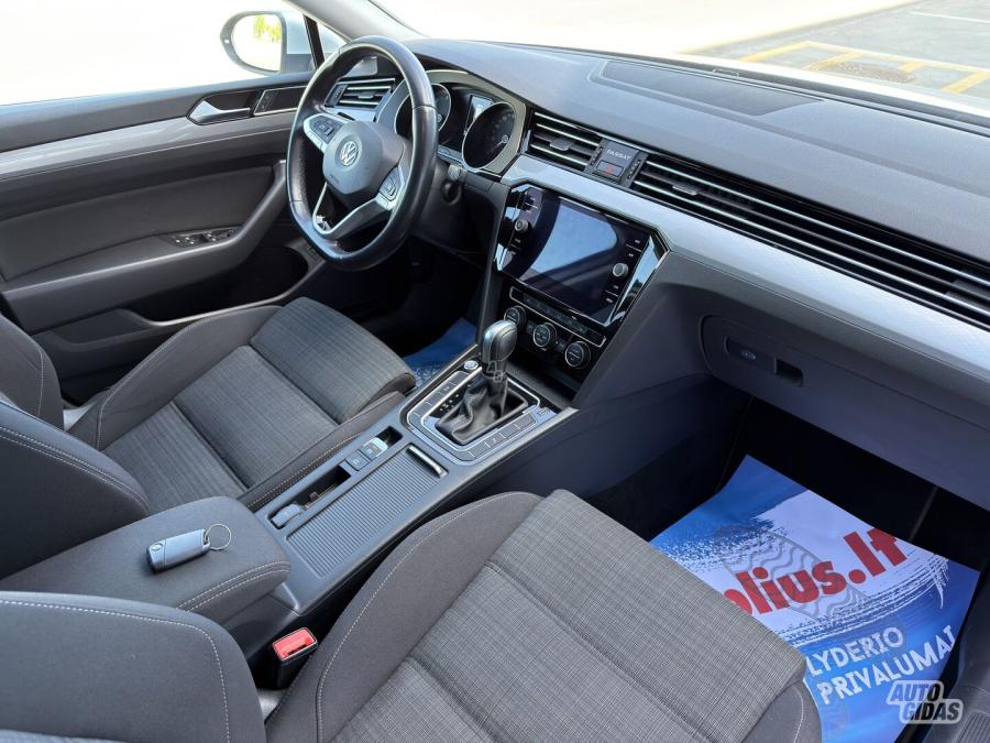 Pelēks Volkswagen Passat 2020 Panevēža, ar dzinēja tilpumu 2.00 L un nobraukumu 241 tūkst. km par 14600 €, foto 17 vietnē AUTOMOTO.COM.LV