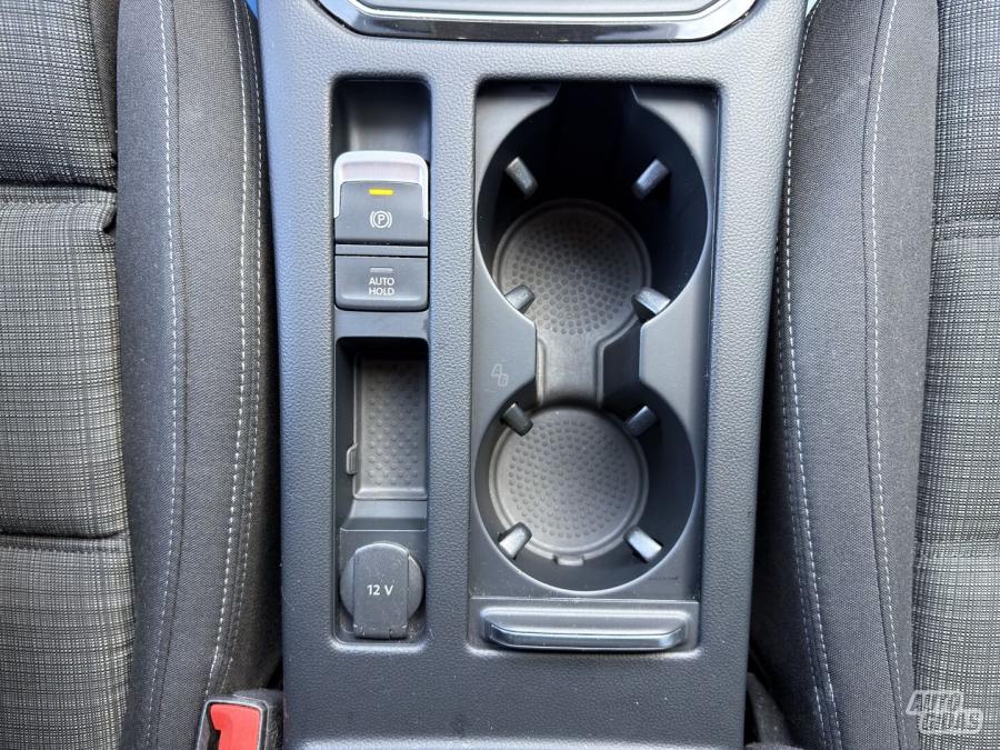 Pelēks Volkswagen Passat 2020 Panevēža, ar dzinēja tilpumu 2.00 L un nobraukumu 241 tūkst. km par 14600 €, foto 28 vietnē AUTOMOTO.COM.LV