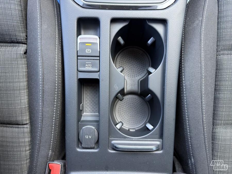 Grey Volkswagen Passat 2020 in Panevezys, with an engine capacity of 2.00 L and mileage of 241 thousand km for 14600 €, photo 28 on AUTOMOTO.COM.LV