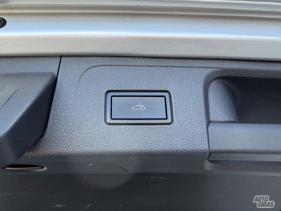 Grey Volkswagen Passat 2020 in Panevezys, with an engine capacity of 2.00 L and mileage of 241 thousand km for 14600 €, photo 37 on AUTOMOTO.COM.LV