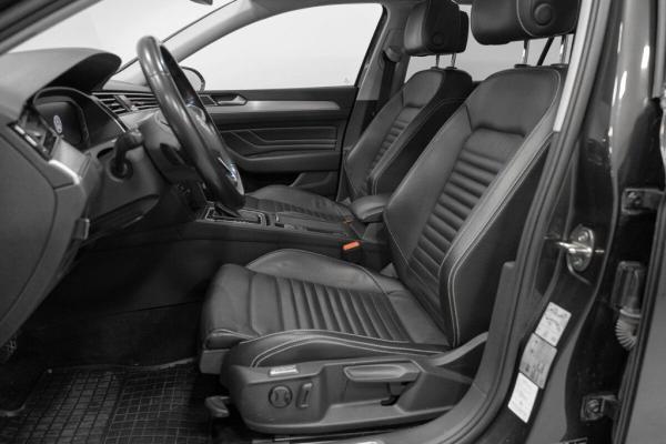 Pelēks Volkswagen Passat 2020 Viļņa, ar dzinēja tilpumu 2.00 L un nobraukumu 130 tūkst. km par 21900 €, foto 5 vietnē AUTOMOTO.COM.LV