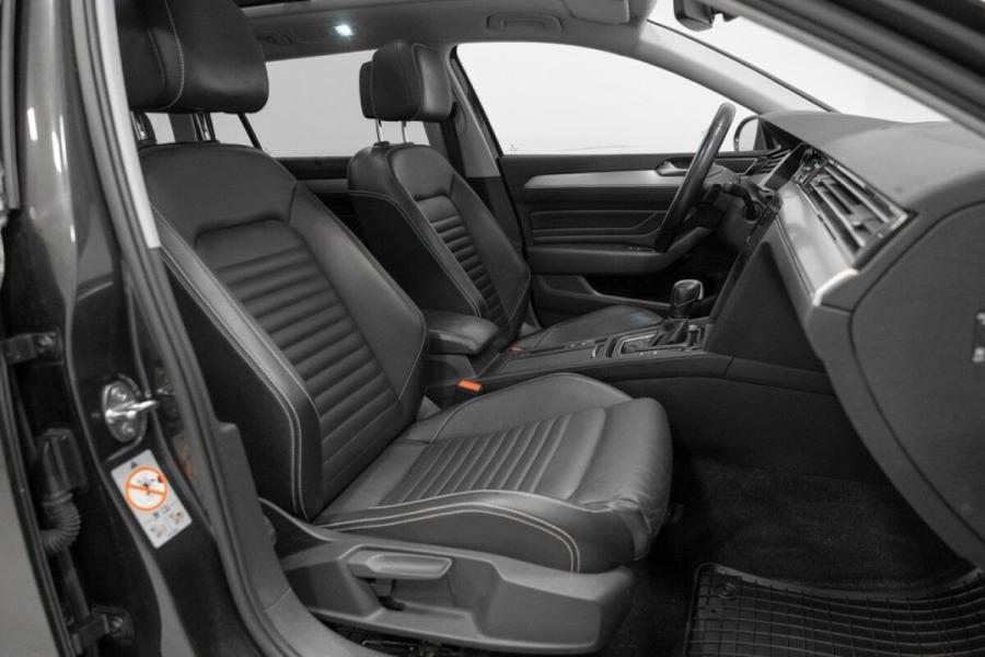 Grey Volkswagen Passat 2020 in Vilnius, with an engine capacity of 2.00 L and mileage of 130 thousand km for 21900 €, photo 8 on AUTOMOTO.COM.LV