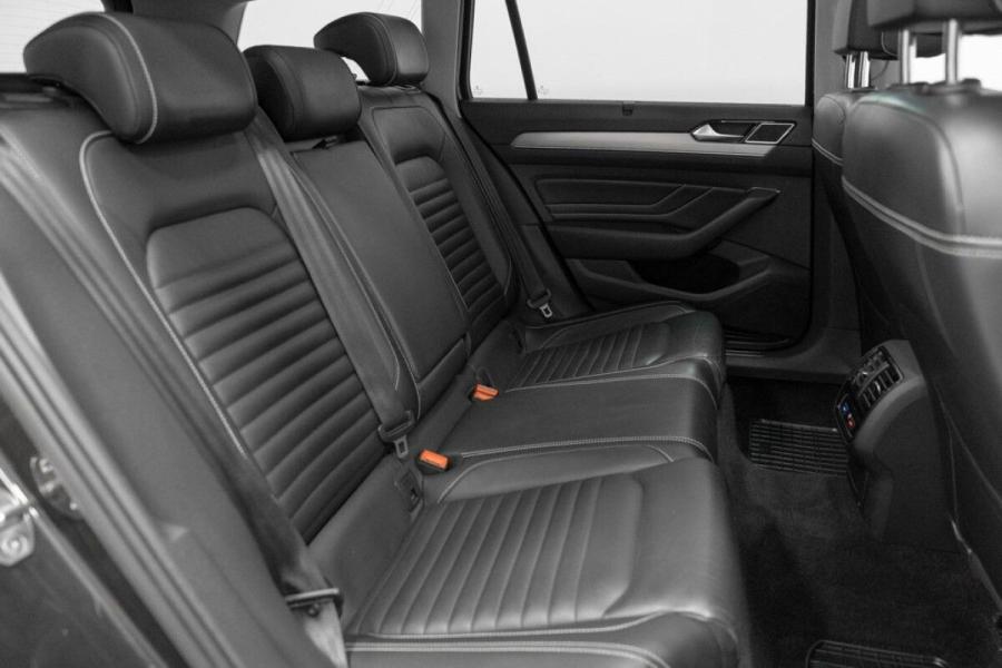 Grey Volkswagen Passat 2020 in Vilnius, with an engine capacity of 2.00 L and mileage of 130 thousand km for 21900 €, photo 9 on AUTOMOTO.COM.LV