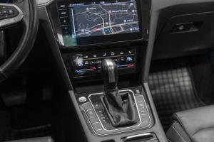 Grey Volkswagen Passat 2020 in Vilnius, with an engine capacity of 2.00 L and mileage of 130 thousand km for 21900 €, photo 14 on AUTOMOTO.COM.LV