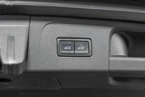 Grey Volkswagen Passat 2020 in Vilnius, with an engine capacity of 2.00 L and mileage of 130 thousand km for 21900 €, photo 23 on AUTOMOTO.COM.LV