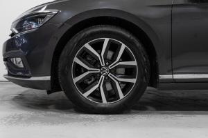 Grey Volkswagen Passat 2020 in Vilnius, with an engine capacity of 2.00 L and mileage of 130 thousand km for 21900 €, photo 24 on AUTOMOTO.COM.LV