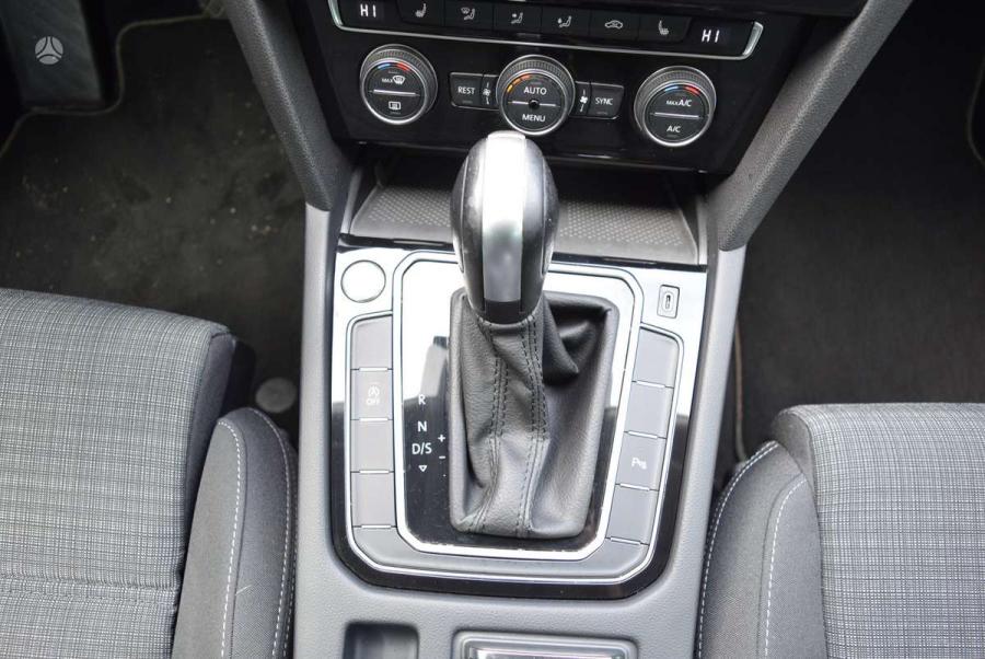 Серый Фольксваген Пассат 2020 в Вильнюс, объемом двигателя 1.97 л и пробегом 203 тыс. км за 13900 €, фото 16 на AUTOMOTO.COM.LV