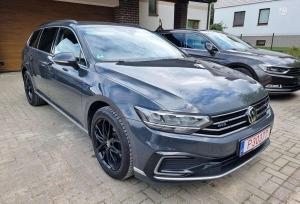 Grey Volkswagen Passat 2020 in Kaunas, with an engine capacity of 1.40 L and mileage of 228 thousand km for 12990 €, photo  on AUTOMOTO.COM.LV