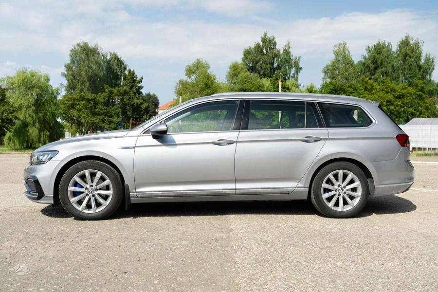 Pelēks Volkswagen Passat 2020 Viļņa, ar dzinēja tilpumu 1.40 L un nobraukumu 199 tūkst. km par 14950 €, foto 3 vietnē AUTOMOTO.COM.LV
