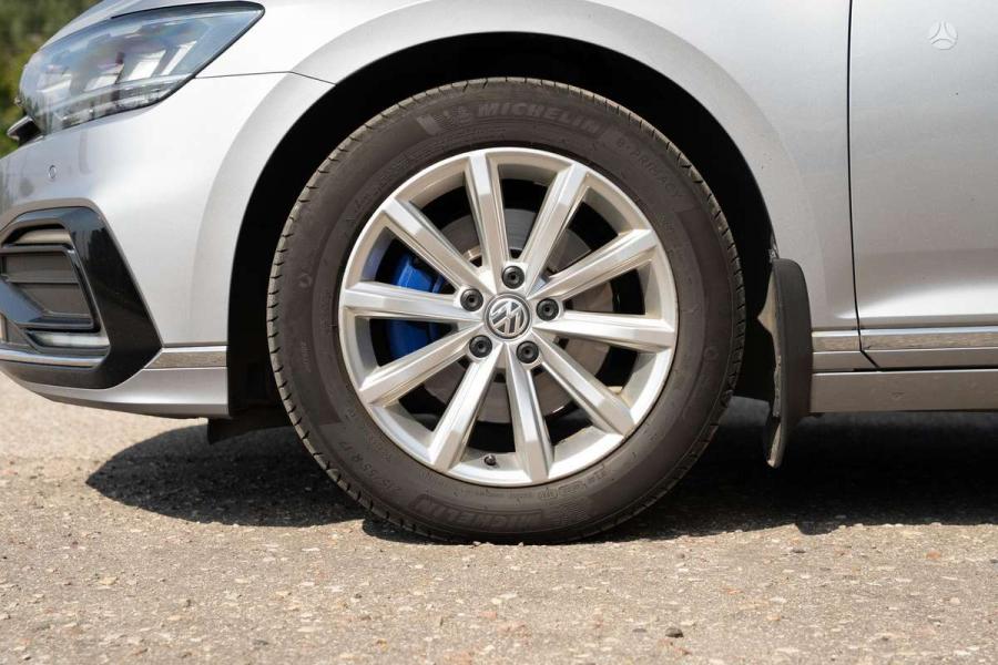 Pelēks Volkswagen Passat 2020 Viļņa, ar dzinēja tilpumu 1.40 L un nobraukumu 199 tūkst. km par 14950 €, foto 8 vietnē AUTOMOTO.COM.LV