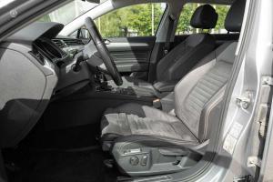 Pelēks Volkswagen Passat 2020 Viļņa, ar dzinēja tilpumu 1.40 L un nobraukumu 199 tūkst. km par 14950 €, foto 9 vietnē AUTOMOTO.COM.LV