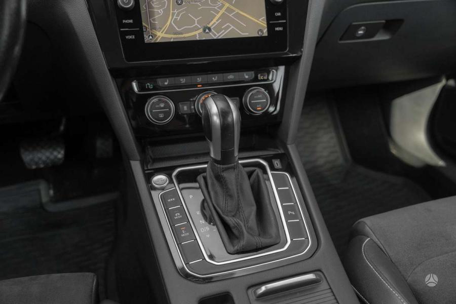 Pelēks Volkswagen Passat 2020 Viļņa, ar dzinēja tilpumu 1.40 L un nobraukumu 199 tūkst. km par 14950 €, foto 25 vietnē AUTOMOTO.COM.LV