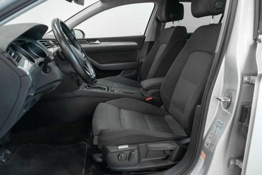 Pelēks Volkswagen Passat 2020 Viļņa, ar dzinēja tilpumu 1.50 L un nobraukumu 164 tūkst. km par 14550 €, foto 14 vietnē AUTOMOTO.COM.LV