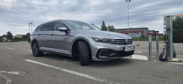 Pelēks Volkswagen Passat 2020 Šauļi, ar dzinēja tilpumu 1.40 L un nobraukumu 152 tūkst. km par 21380 €, foto 1 vietnē AUTOMOTO.COM.LV