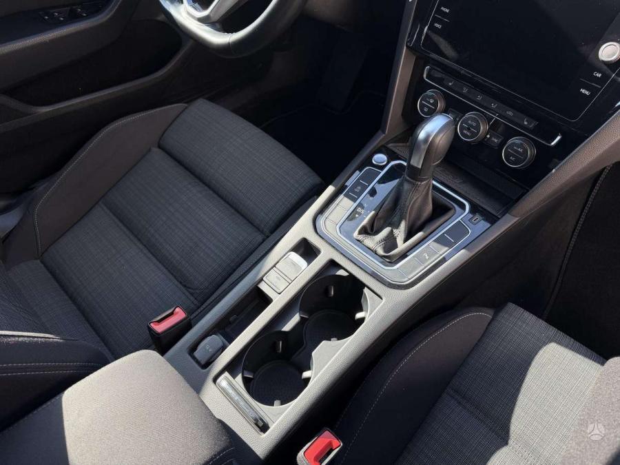 Grey Volkswagen Passat 2020 in Vilnius, with an engine capacity of 1.97 L and mileage of 209 thousand km for 15600 €, photo 20 on AUTOMOTO.COM.LV