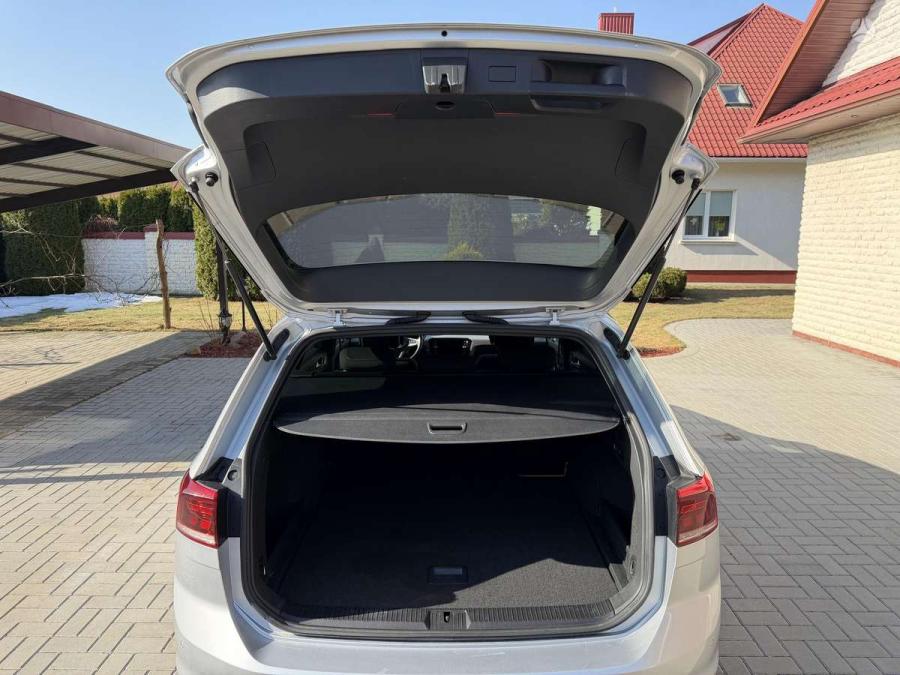 Grey Volkswagen Passat 2020 in Vilnius, with an engine capacity of 1.97 L and mileage of 209 thousand km for 15600 €, photo 24 on AUTOMOTO.COM.LV