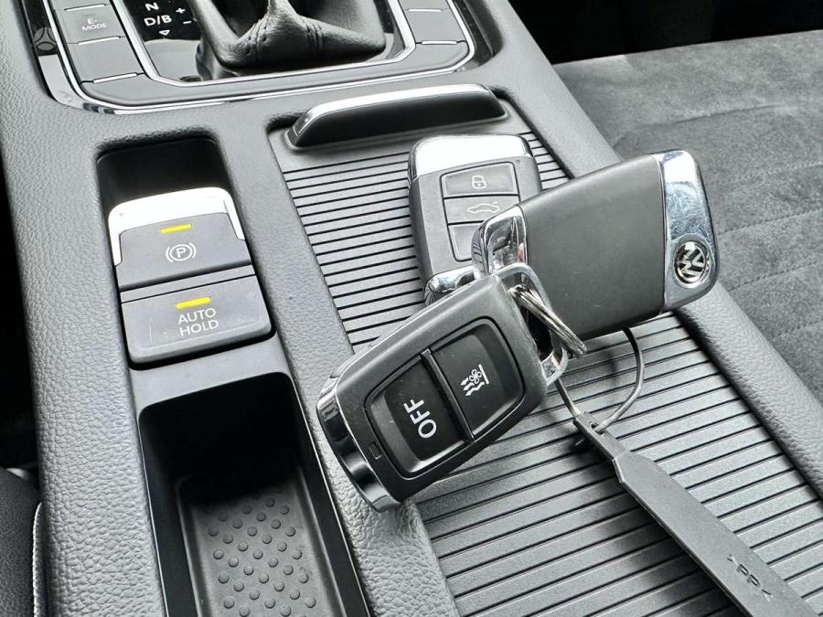 Grey Volkswagen Passat 2020 in Marijampole, with an engine capacity of 1.40 L and mileage of 94 thousand km for 18400 €, photo 19 on AUTOMOTO.COM.LV