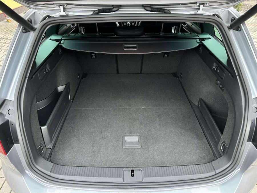 Grey Volkswagen Passat 2020 in Marijampole, with an engine capacity of 1.40 L and mileage of 94 thousand km for 18400 €, photo 32 on AUTOMOTO.COM.LV