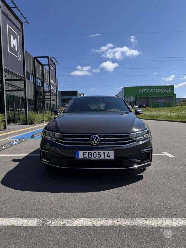 Pelēks Volkswagen Passat 2020 Viļņa, ar dzinēja tilpumu 1.40 L un nobraukumu 94 tūkst. km par 17900 €, foto 3 vietnē AUTOMOTO.COM.LV