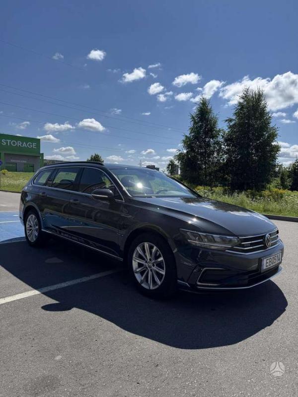 Pelēks Volkswagen Passat 2020 Viļņa, ar dzinēja tilpumu 1.40 L un nobraukumu 94 tūkst. km par 17900 €, foto 4 vietnē AUTOMOTO.COM.LV