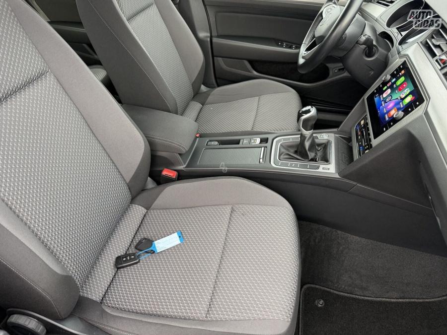 Grey Volkswagen Passat 2020 in Vilnius, with an engine capacity of 2.00 L and mileage of 192 thousand km for 13999 €, photo 6 on AUTOMOTO.COM.LV
