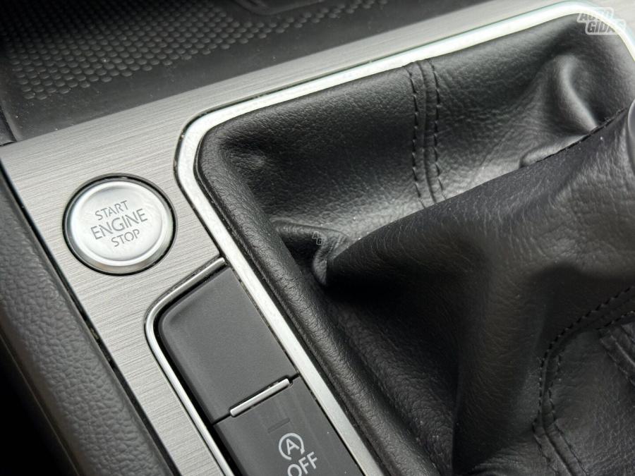 Grey Volkswagen Passat 2020 in Vilnius, with an engine capacity of 2.00 L and mileage of 192 thousand km for 13999 €, photo 21 on AUTOMOTO.COM.LV