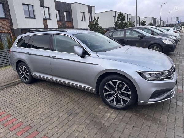 Pelēks Volkswagen Passat 2021 Viļņa, ar dzinēja tilpumu 1.50 L un nobraukumu 73 tūkst. km par 18700 €, foto 3 vietnē AUTOMOTO.COM.LV
