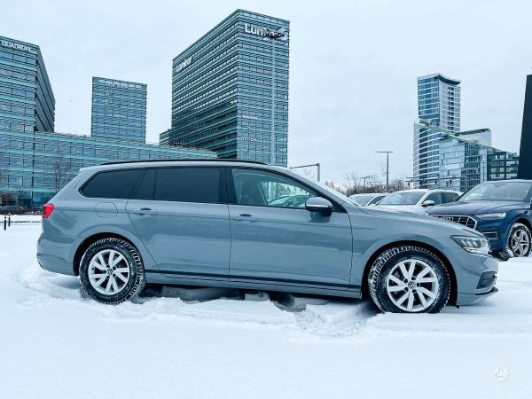 Pelēks Volkswagen Passat 2021 Viļņa, ar dzinēja tilpumu 1.50 L un nobraukumu 102 tūkst. km par 18290 €, foto 4 vietnē AUTOMOTO.COM.LV