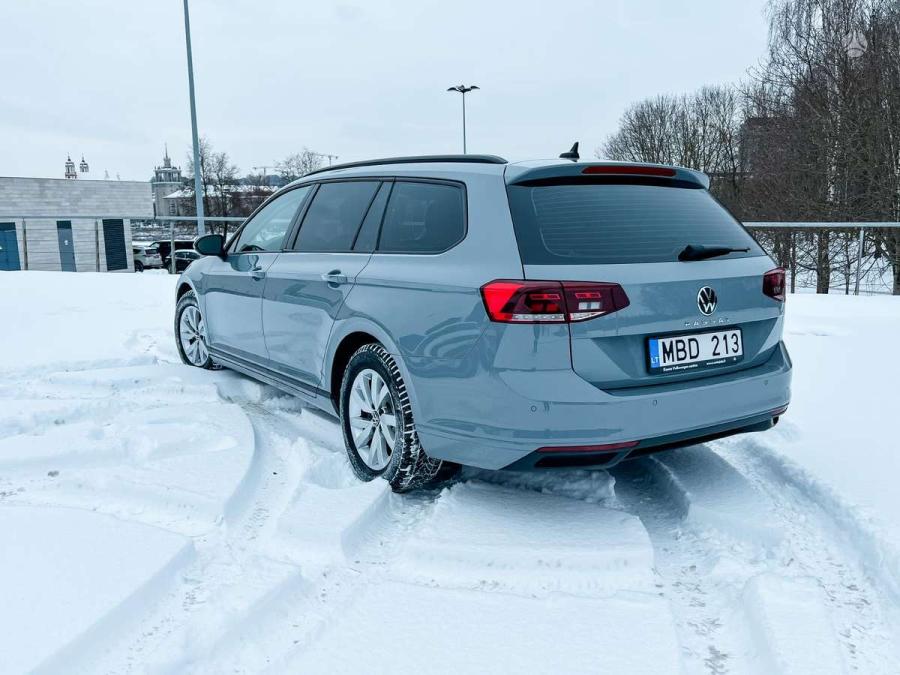 Grey Volkswagen Passat 2021 in Vilnius, with an engine capacity of 1.50 L and mileage of 102 thousand km for 18290 €, photo 5 on AUTOMOTO.COM.LV