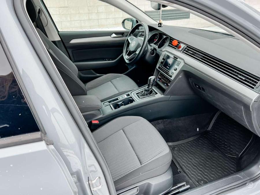Grey Volkswagen Passat 2021 in Vilnius, with an engine capacity of 1.50 L and mileage of 102 thousand km for 18290 €, photo 12 on AUTOMOTO.COM.LV