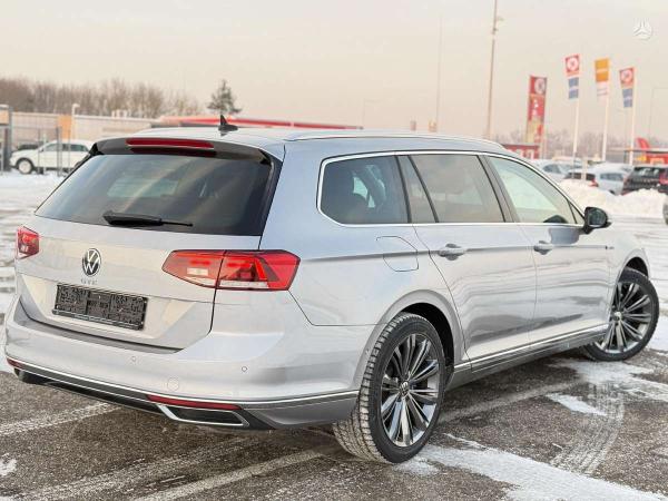 Pelēks Volkswagen Passat 2021 Viļņa, ar dzinēja tilpumu 1.40 L un nobraukumu 180 tūkst. km par 16800 €, foto 4 vietnē AUTOMOTO.COM.LV