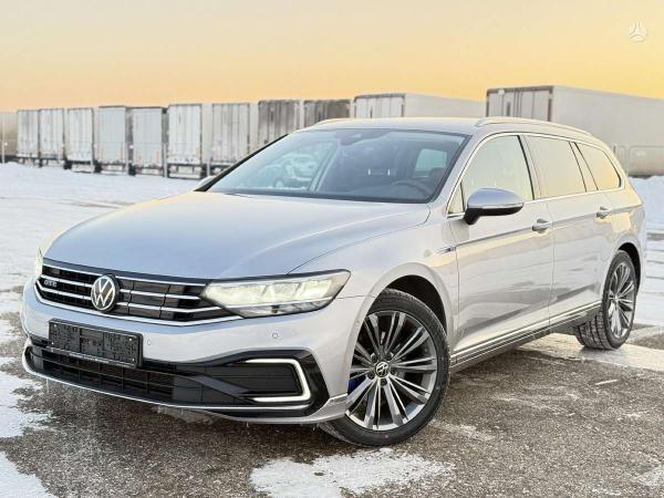 Grey Volkswagen Passat 2021 in Vilnius, with an engine capacity of 1.40 L and mileage of 180 thousand km for 16799 €, photo 3 on AUTOMOTO.COM.LV