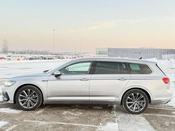 Grey Volkswagen Passat 2021 in Vilnius, with an engine capacity of 1.40 L and mileage of 180 thousand km for 16799 €, photo 6 on AUTOMOTO.COM.LV