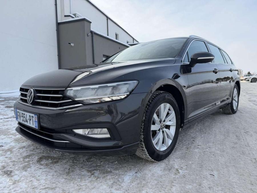Pelēks Volkswagen Passat 2021 Kauņa, ar dzinēja tilpumu 1.50 L un nobraukumu 228 tūkst. km par 14300 €, foto 1 vietnē AUTOMOTO.COM.LV