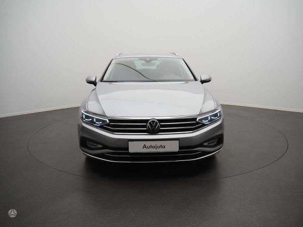 Pelēks Volkswagen Passat 2021 Viļņa, ar dzinēja tilpumu 1.97 L un nobraukumu 132 tūkst. km par 20400 €, foto 2 vietnē AUTOMOTO.COM.LV