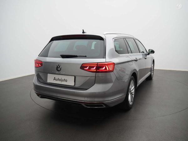 Pelēks Volkswagen Passat 2021 Viļņa, ar dzinēja tilpumu 1.97 L un nobraukumu 132 tūkst. km par 20400 €, foto 4 vietnē AUTOMOTO.COM.LV