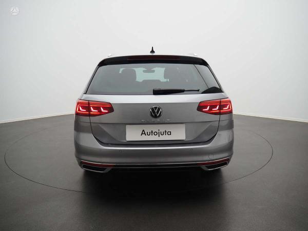 Pelēks Volkswagen Passat 2021 Viļņa, ar dzinēja tilpumu 1.97 L un nobraukumu 132 tūkst. km par 20400 €, foto 5 vietnē AUTOMOTO.COM.LV