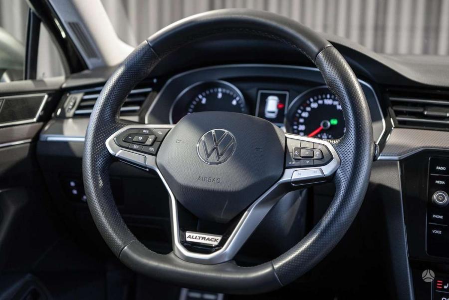 Grey Volkswagen Passat 2021 in Marijampole, with an engine capacity of 1.97 L and mileage of 271 thousand km for 16250 €, photo 13 on AUTOMOTO.COM.LV