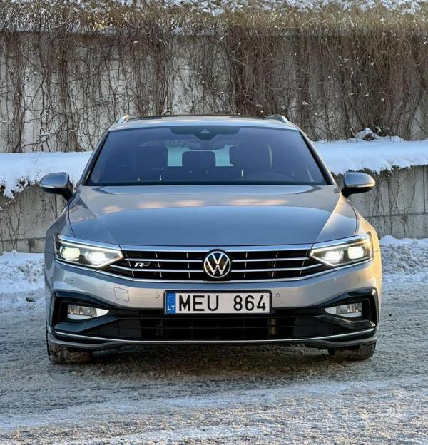 Grey Volkswagen Passat 2021 in Vilnius, with an engine capacity of 1.50 L and mileage of 80 thousand km for 25900 €, photo 2 on AUTOMOTO.COM.LV