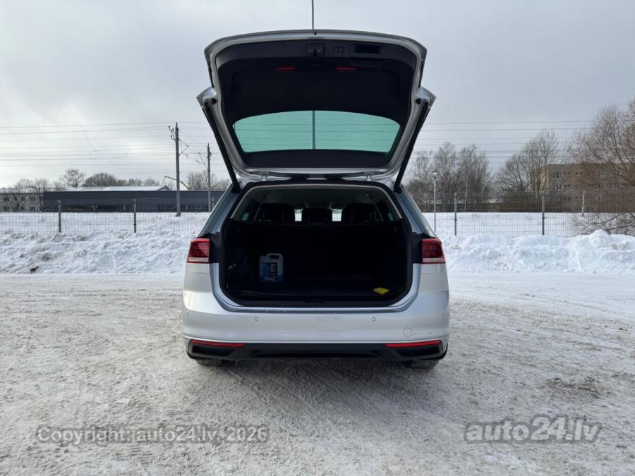 Grey Volkswagen Passat 2021 in Tallinn, with an engine capacity of 1.50 L and mileage of 36 thousand km for 24500 €, photo 5 on AUTOMOTO.COM.LV