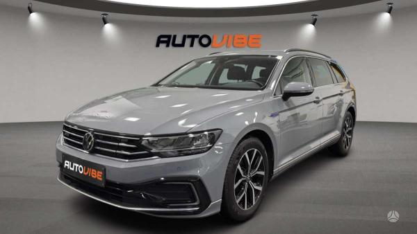 Grey Volkswagen Passat 2021 in Vilnius, with an engine capacity of 1.40 L and mileage of 133 thousand km for 18989 €, photo 1 on AUTOMOTO.COM.LV