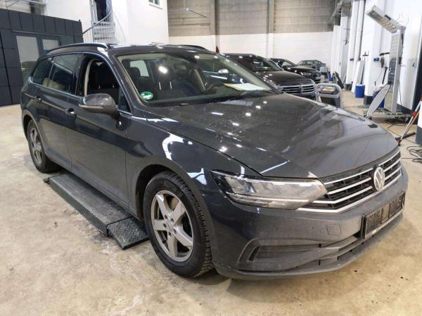 Grey Volkswagen Passat 2021 in Kaunas, with an engine capacity of 1.97 L and mileage of 165 thousand km for 15200 €, photo 1 on AUTOMOTO.COM.LV
