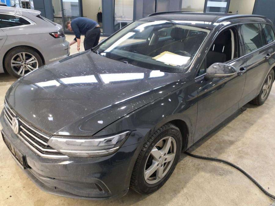 Grey Volkswagen Passat 2021 in Kaunas, with an engine capacity of 1.97 L and mileage of 165 thousand km for 15200 €, photo 2 on AUTOMOTO.COM.LV