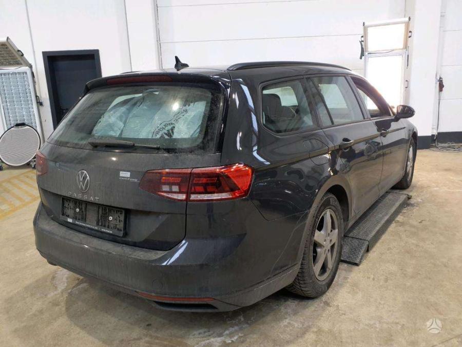 Grey Volkswagen Passat 2021 in Kaunas, with an engine capacity of 1.97 L and mileage of 165 thousand km for 15200 €, photo 4 on AUTOMOTO.COM.LV
