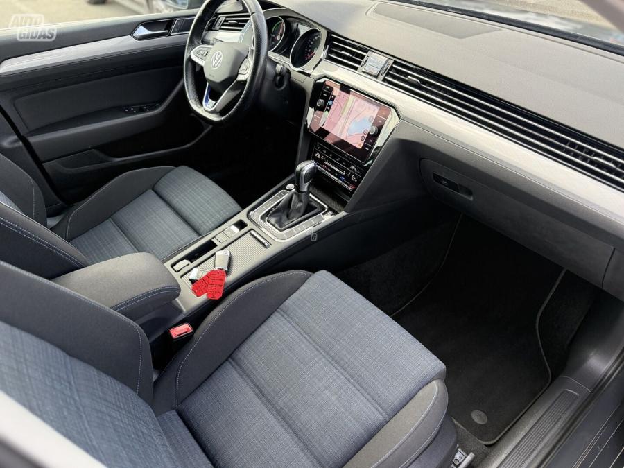 Grey Volkswagen Passat 2021 in Vilnius, with an engine capacity of 1.40 L and mileage of 160 thousand km for 14999 €, photo 4 on AUTOMOTO.COM.LV