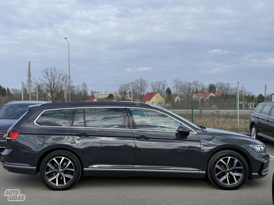 Grey Volkswagen Passat 2021 in Vilnius, with an engine capacity of 1.40 L and mileage of 160 thousand km for 14999 €, photo 6 on AUTOMOTO.COM.LV